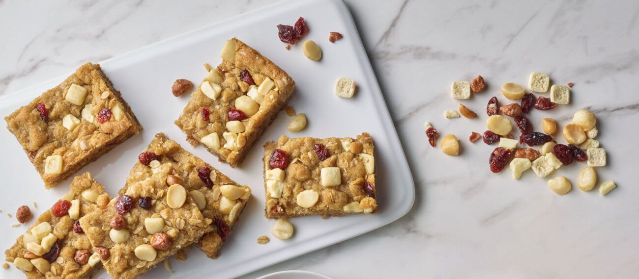 White Chocolate Macadamia Nut Trail Mix — PLANTERS® Brand